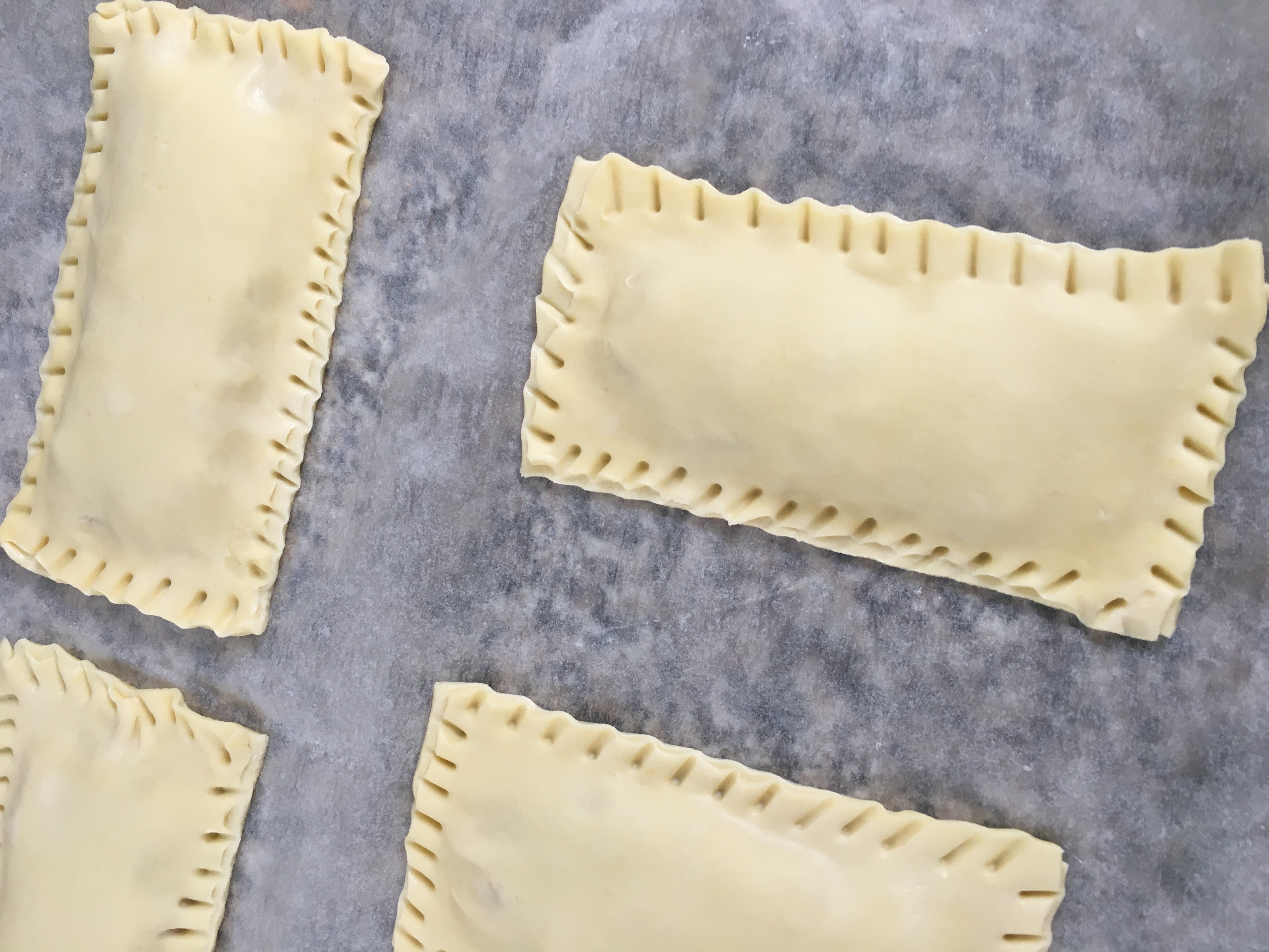 Nu nog wat geklopt ei op de broodjes smeren - Kookpraat