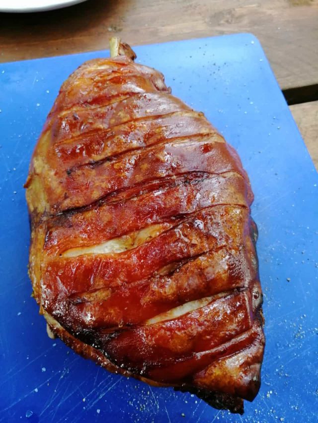 Hele ham van het speenvarken Crispy pork - Kookpraat